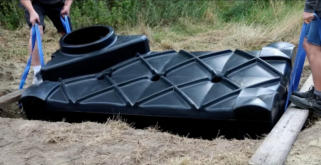 Een ondergrondse regenwatertank plaatsen in 8 stappen